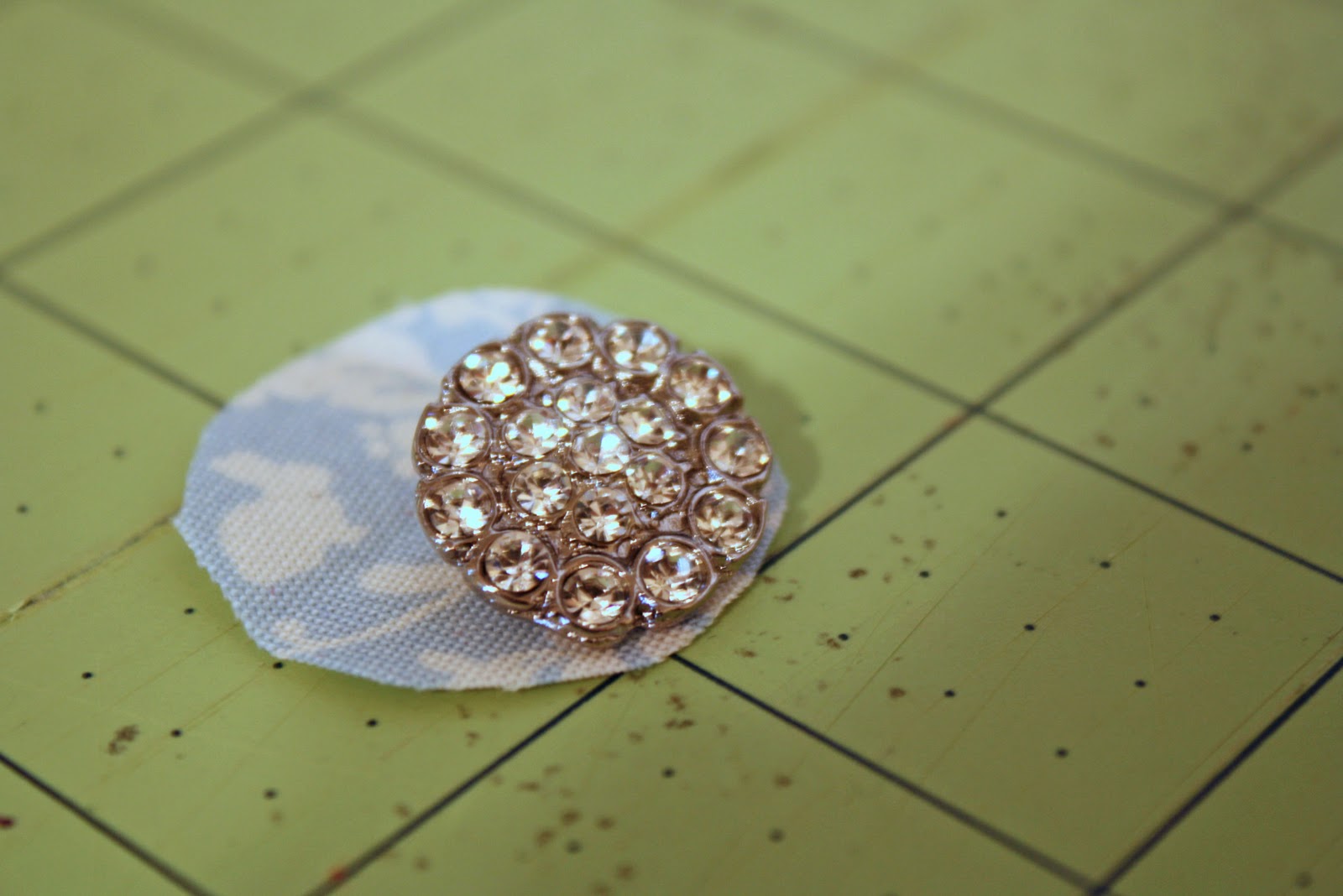 Noodles & Milk: Funky Flower Pin: A tutorial review