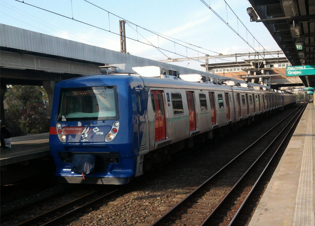 Trens (Série 3000 e 2000 Fase II) da Linha 9 Esmeralda da CPMTM são ...