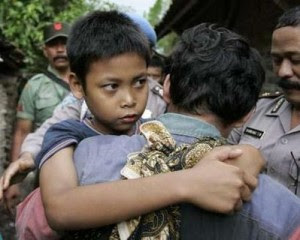 the 7 kurcaci: Terungkapnya misteri Batu Petir Ponari