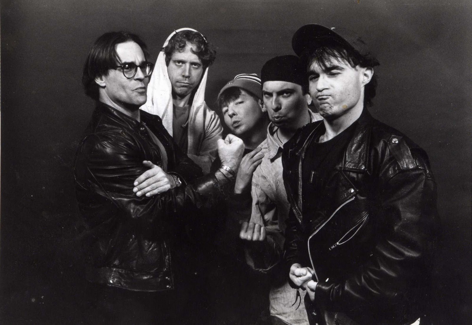 SiMpLe N AvAiLabLe!: PUNK Uk band punk nOT DEad!