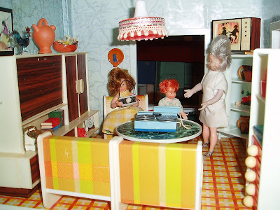 My Vintage Dollhouses: Villa Hogarin re-do