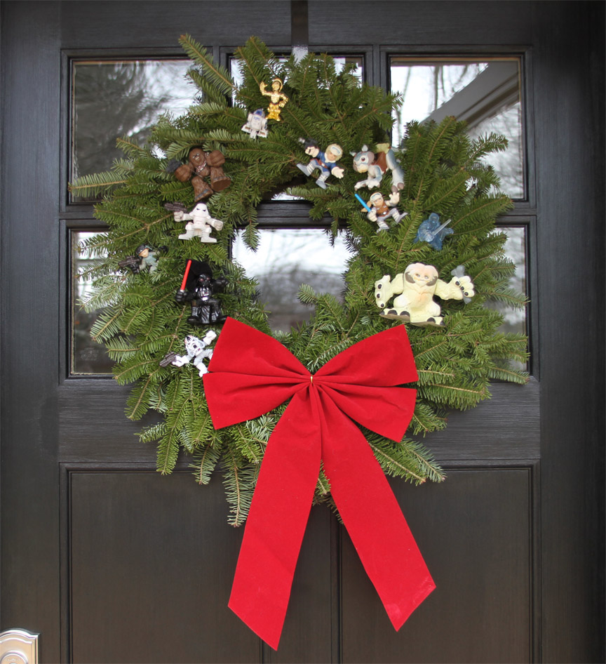 Nicole Falk - Art: Star Wars Galactic Christmas Wreath