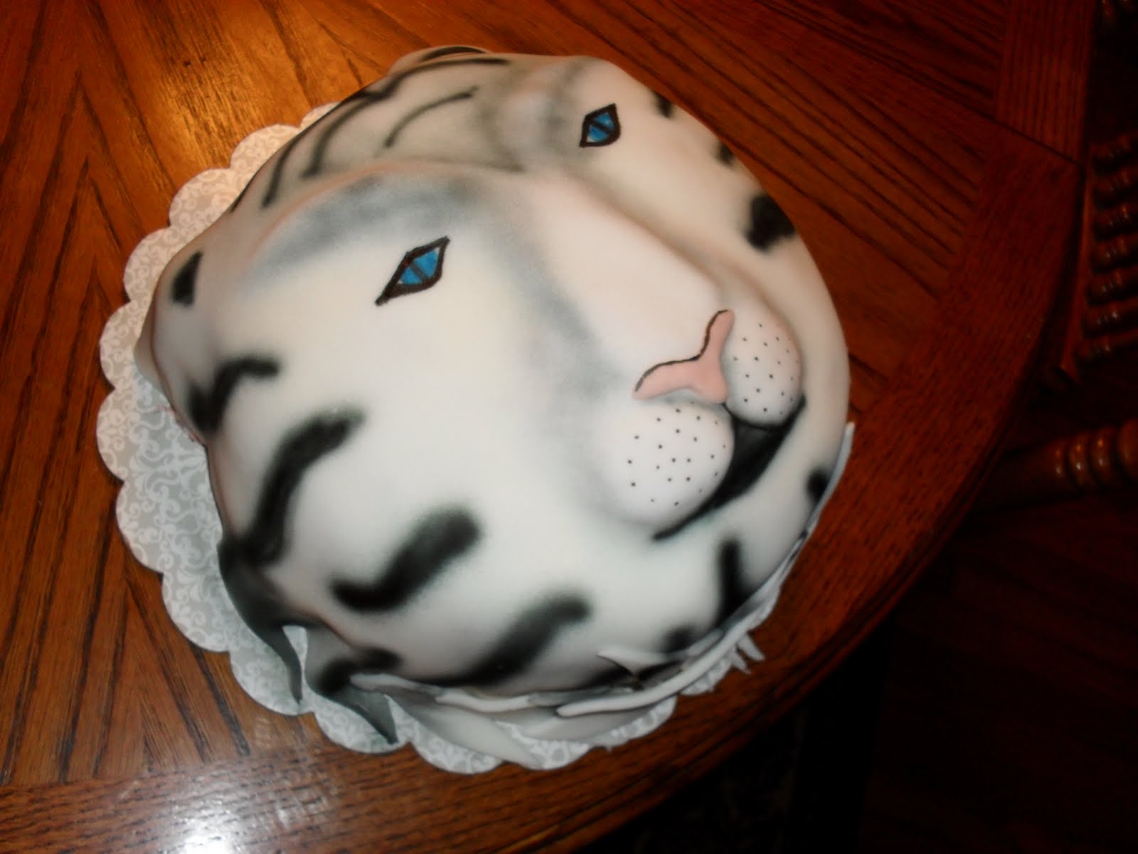 Brandi's Sweets: White Tiger Birthday Cake