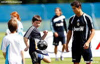 Real Madrid Zone: Raul and Cristiano Ronaldo play Hurling (Photo Gallery)