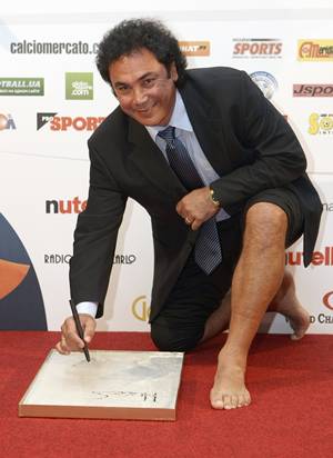 EL NIÑO DE ORO: Hugo Sánchez Márquez recibe el Golden Foot