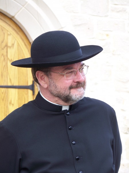 Hat for a Cleric in a Plain Black Suit? | Page 2 | The Fedora Lounge