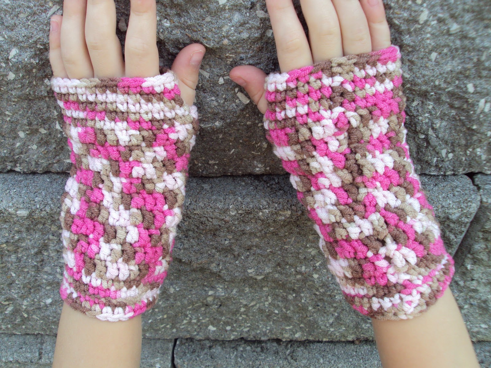 crafter-s-niche-varigated-hand-mits-for-4-5-year-old-girl