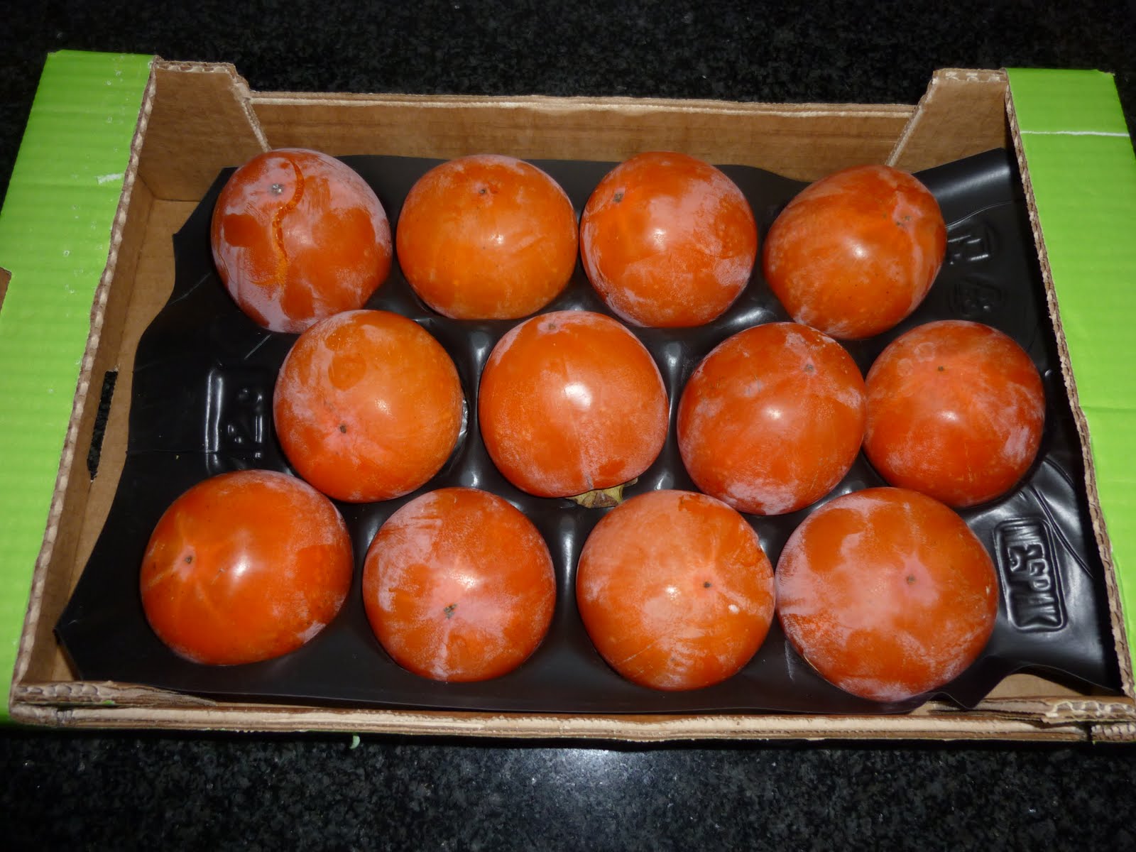 Persimmon season & Persimmon Yogurt Gelato - Flavor of Italy (Wendy ...