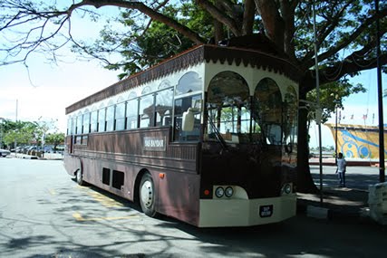 Chocolate and Almond: Bas Keranda Pengangkutan Unik di Terengganu