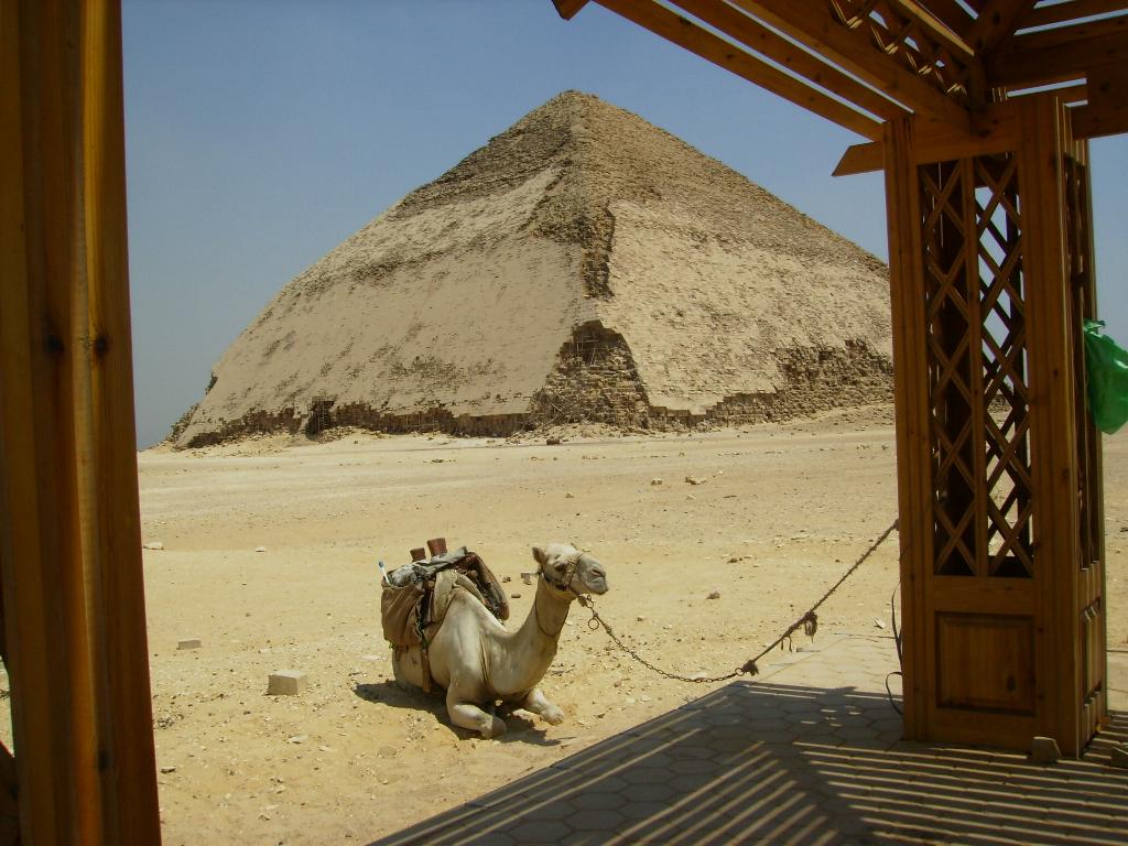 Reminiscencias Egipcias: PIRAMIDE ACODADA y PIRAMIDE NEGRA-DASHUR