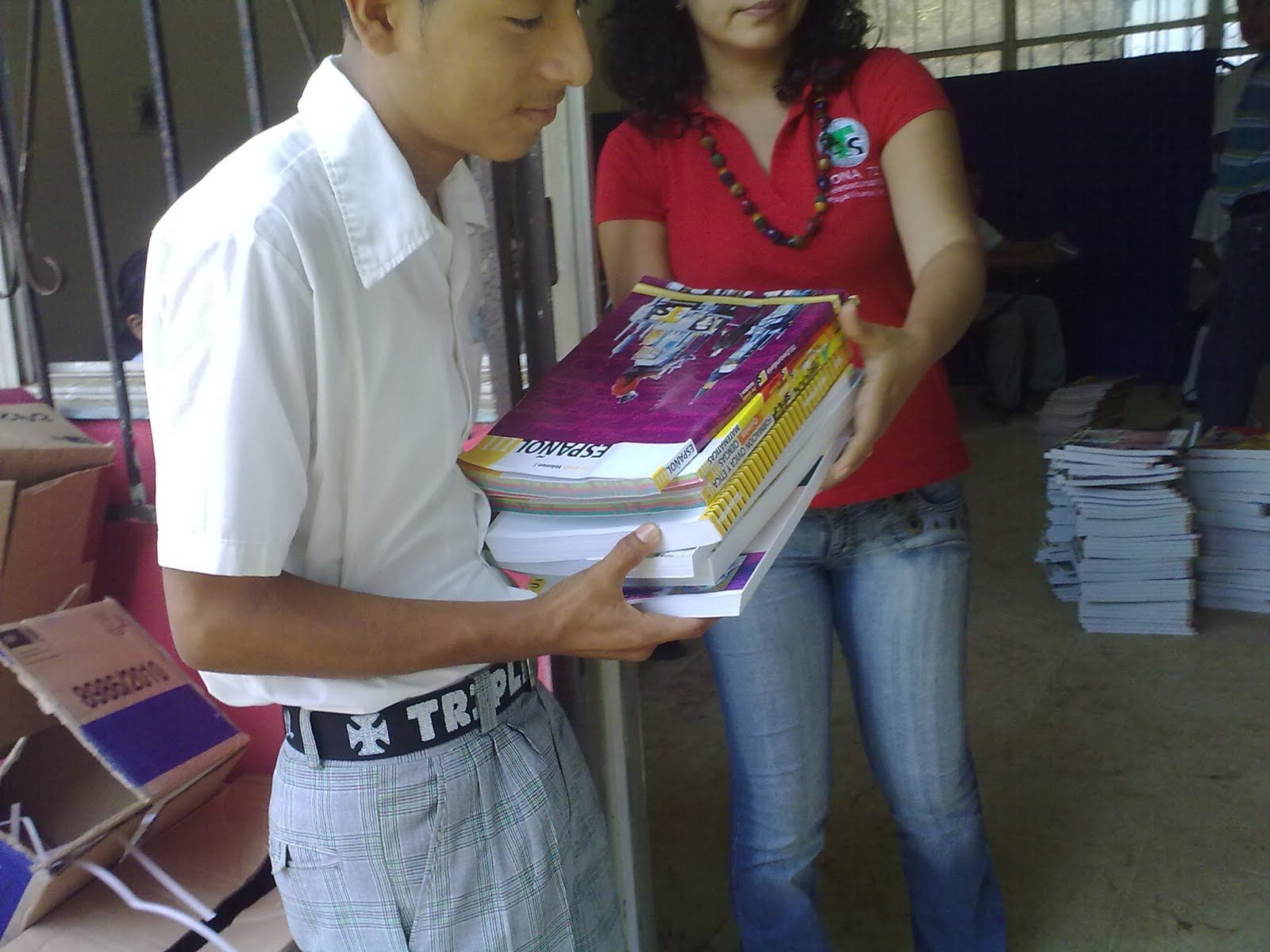 TELESECUNDARIA "EMILIANO ZAPATA" ZONA 72: ENTREGA DE LIBROS