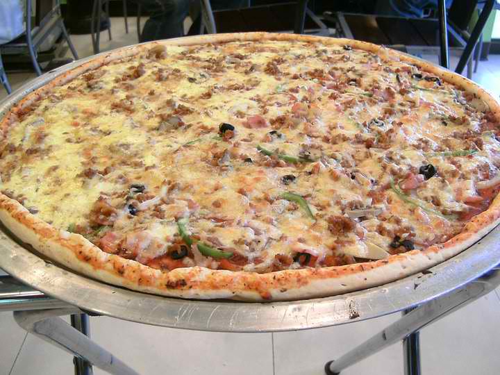 a piece of jewel: Big 30 Pizza at Paseo de Sta Rosa