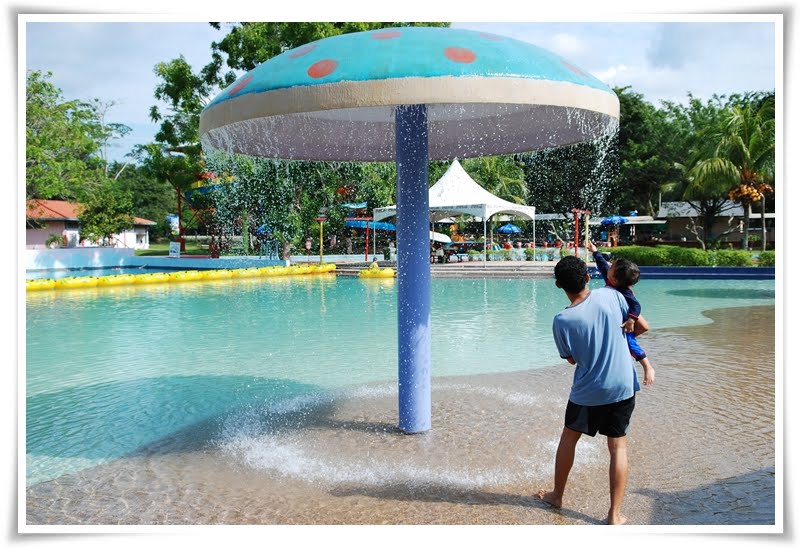 miRaCLes oF liFe..: wet world resort air panas pedas..