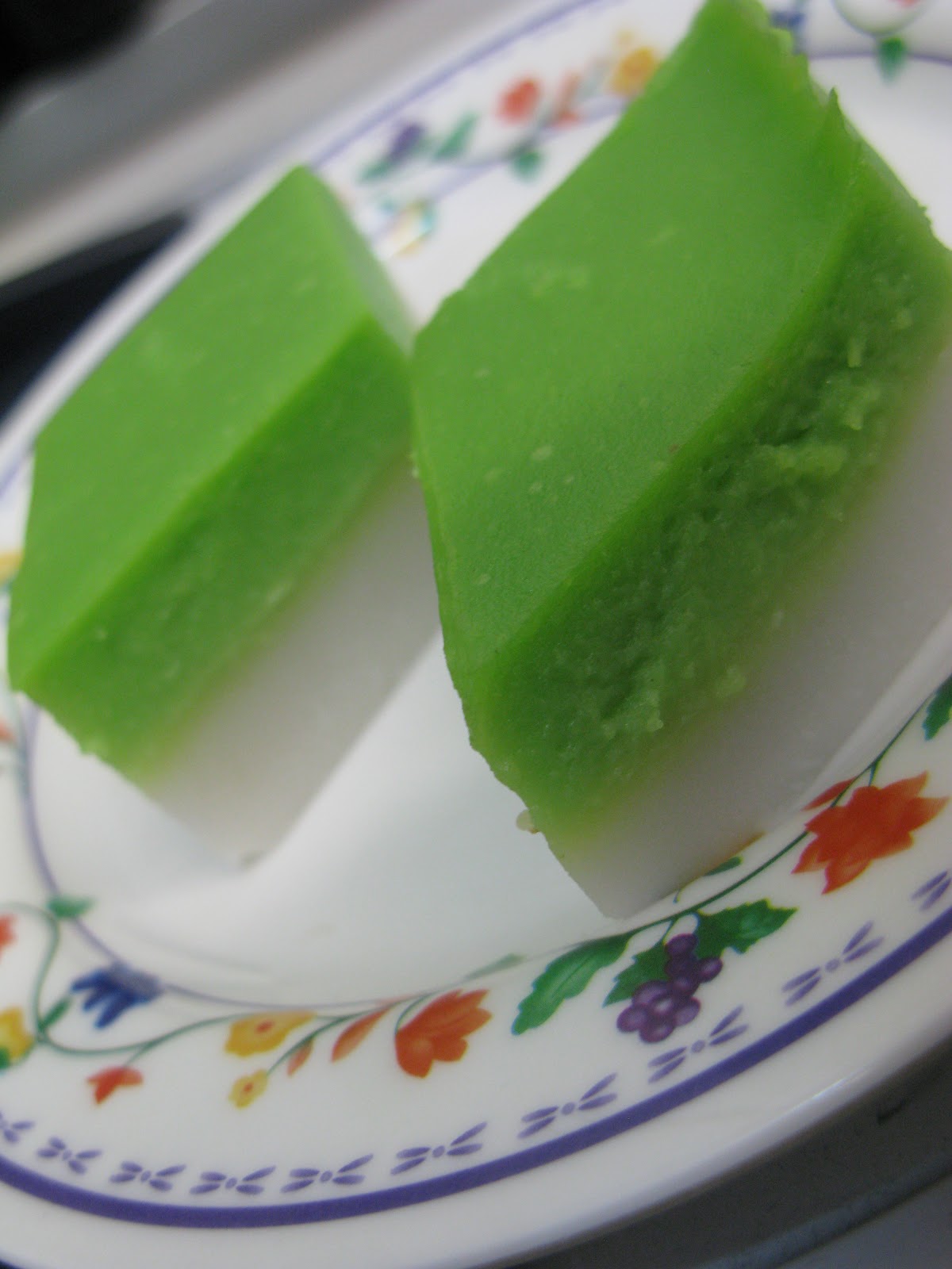 NAZRAH BAKERY: TALAM PANDAN