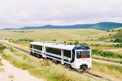 Desarrollo y Defensa: Coche motor FEVE Serie 2400