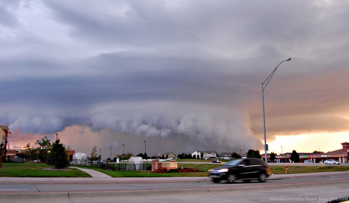 Omaha Tornado Chaser: Omaha shelf cloud 9/15/10