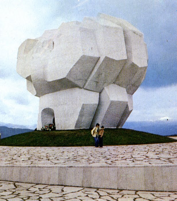 ModernSauce: I squee for former Soviet architecture!! Who knew?