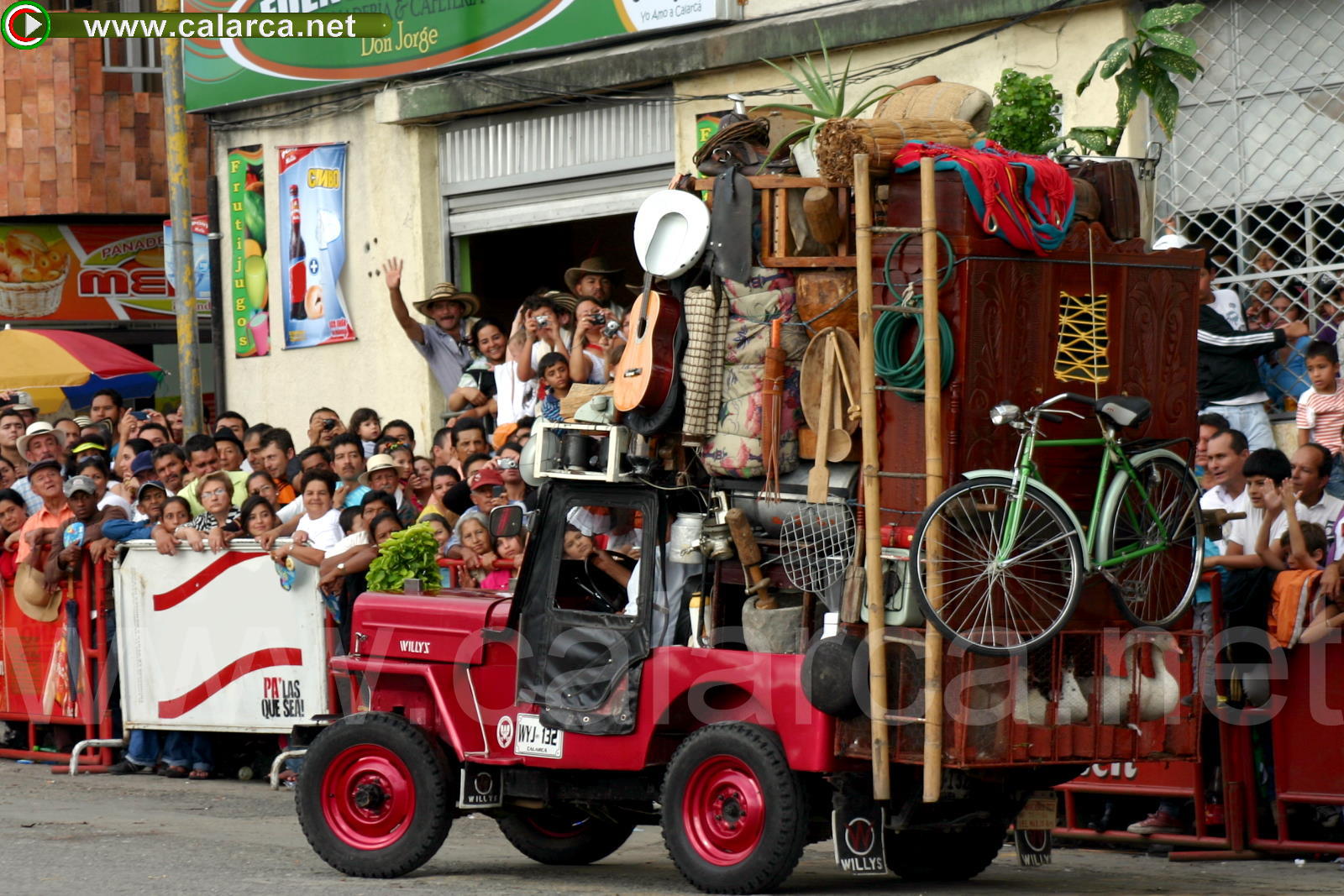 ACTUALIDAD CALARQUEÑA: DESFILE DEL YIPAO - XXVIII REINADO NACIONAL DEL CAFÉ