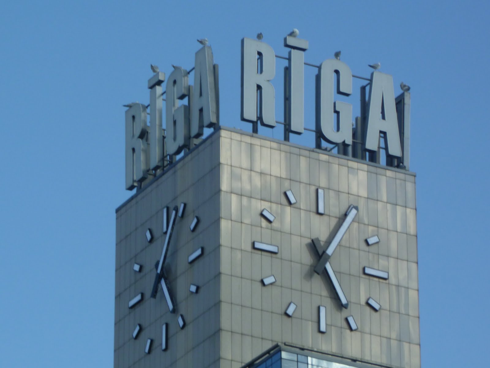 Life in a year full of Saturdays: Riga - Latvian night moves