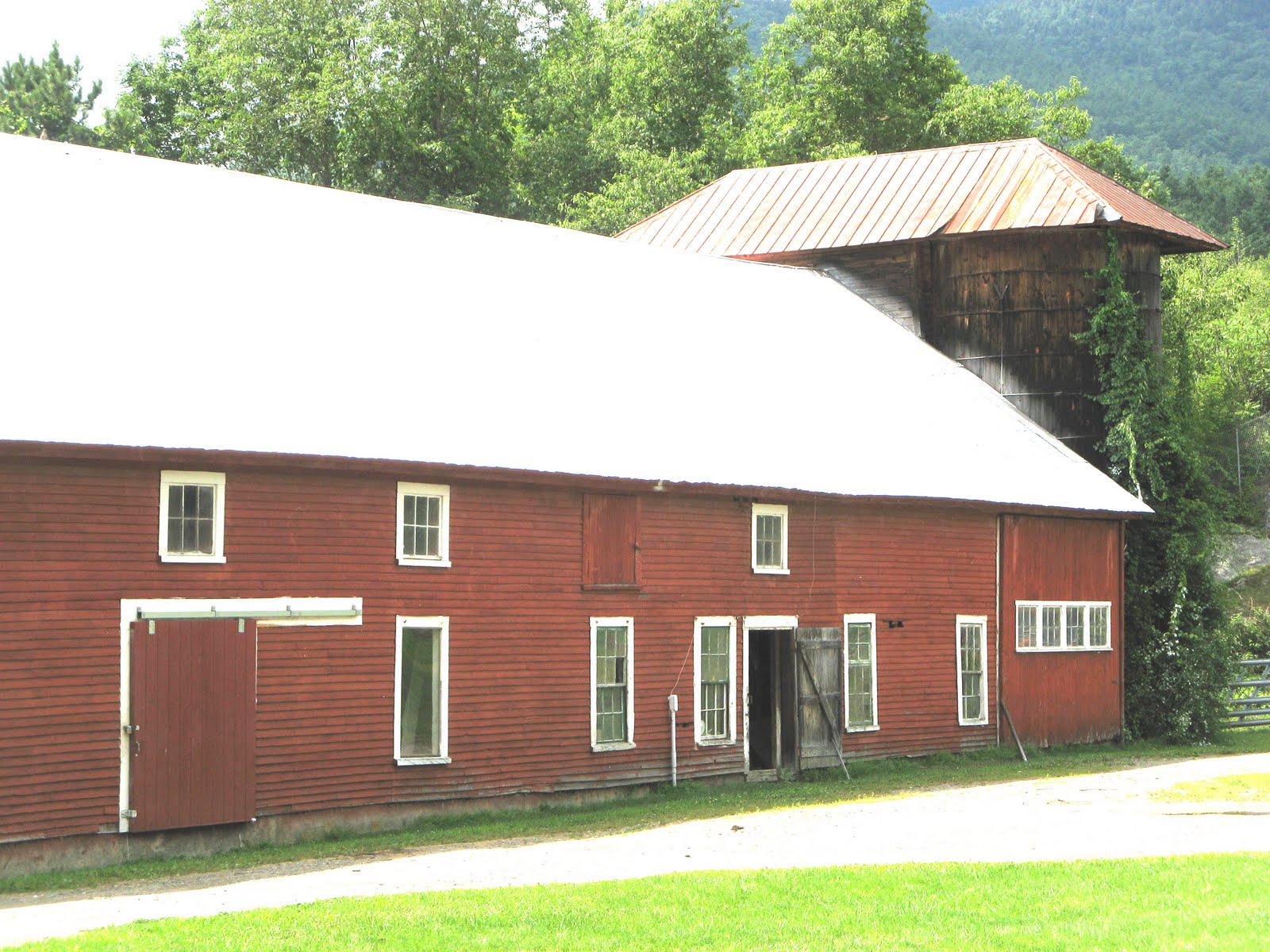 Animal Instinct: Vermont Barn Tour ~ Americana at its best.