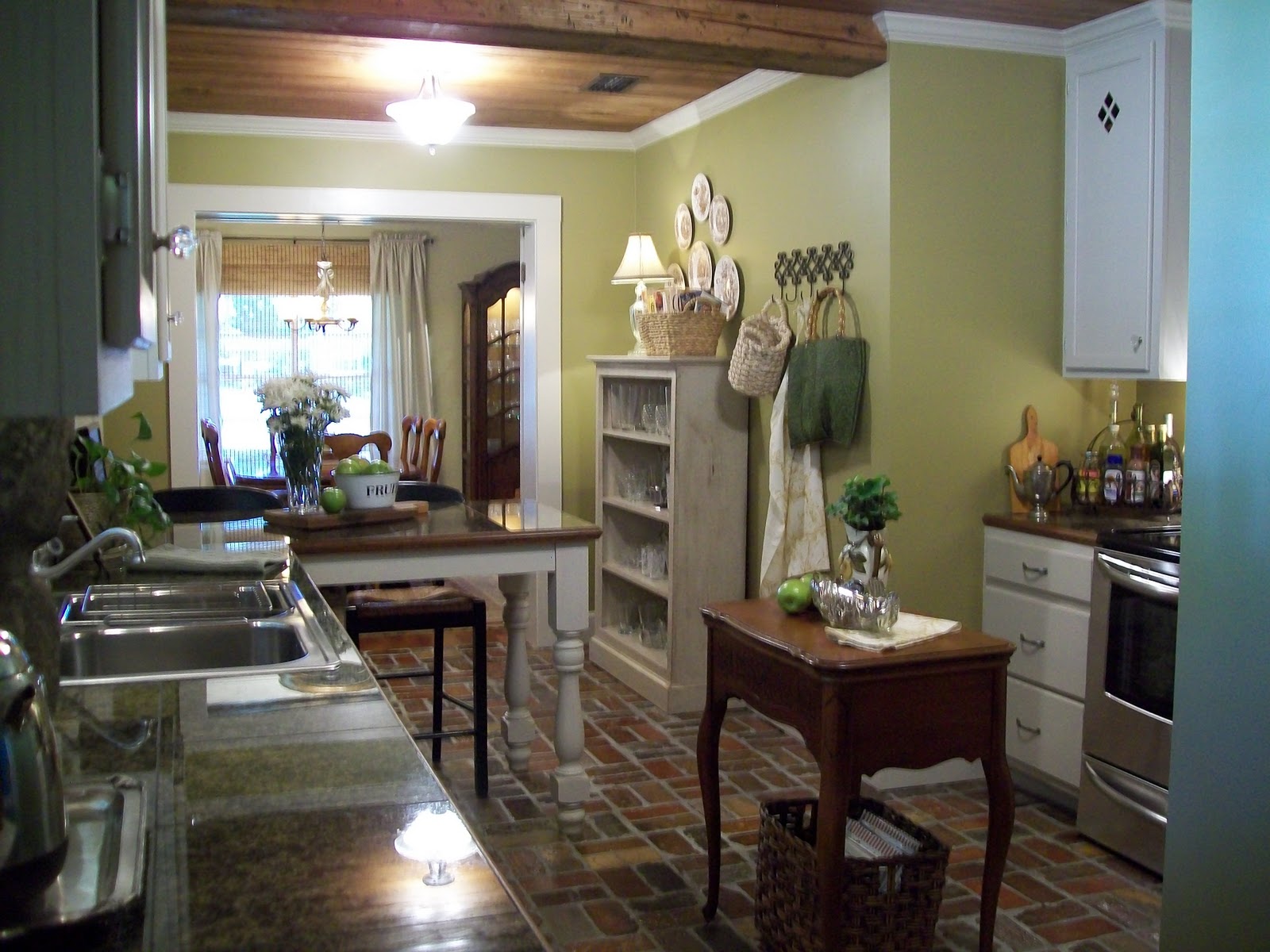 Cottage Hill: Kitchen Island Impersonator