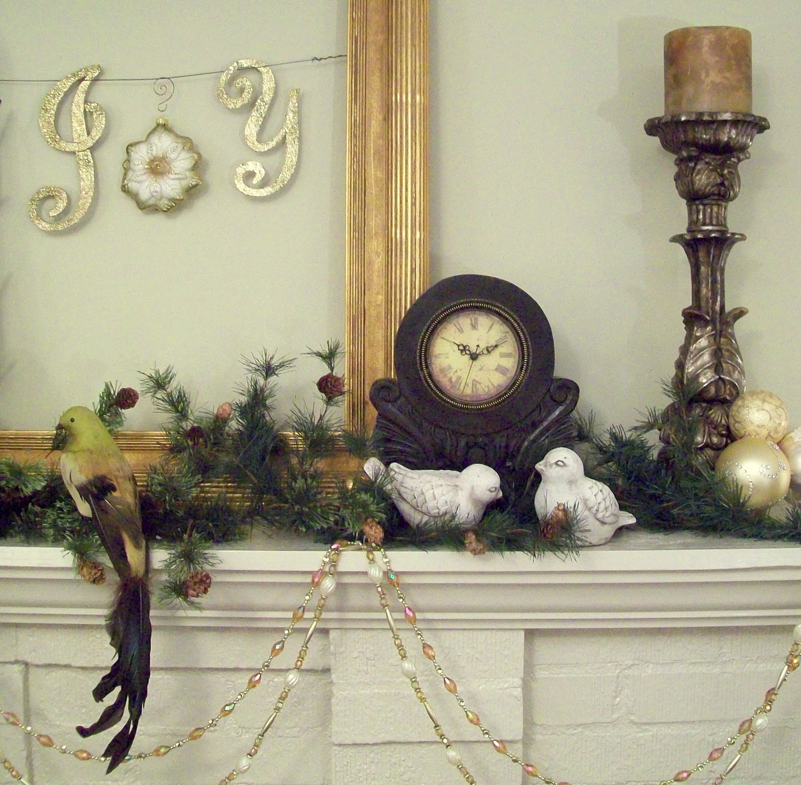 Cottage Hill: There's Birds on my Christmas Mantel!