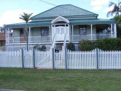 ART and ARCHITECTURE, mainly: The traditional Queenslander house