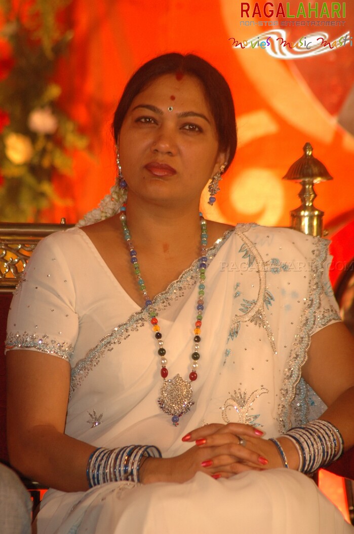 Tollywood Aunties And Actresses Hema Aunty Hot In First Night Saree