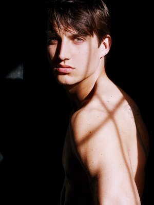 شبكة قنوات المناهل 2011: Nicholas Boehmke