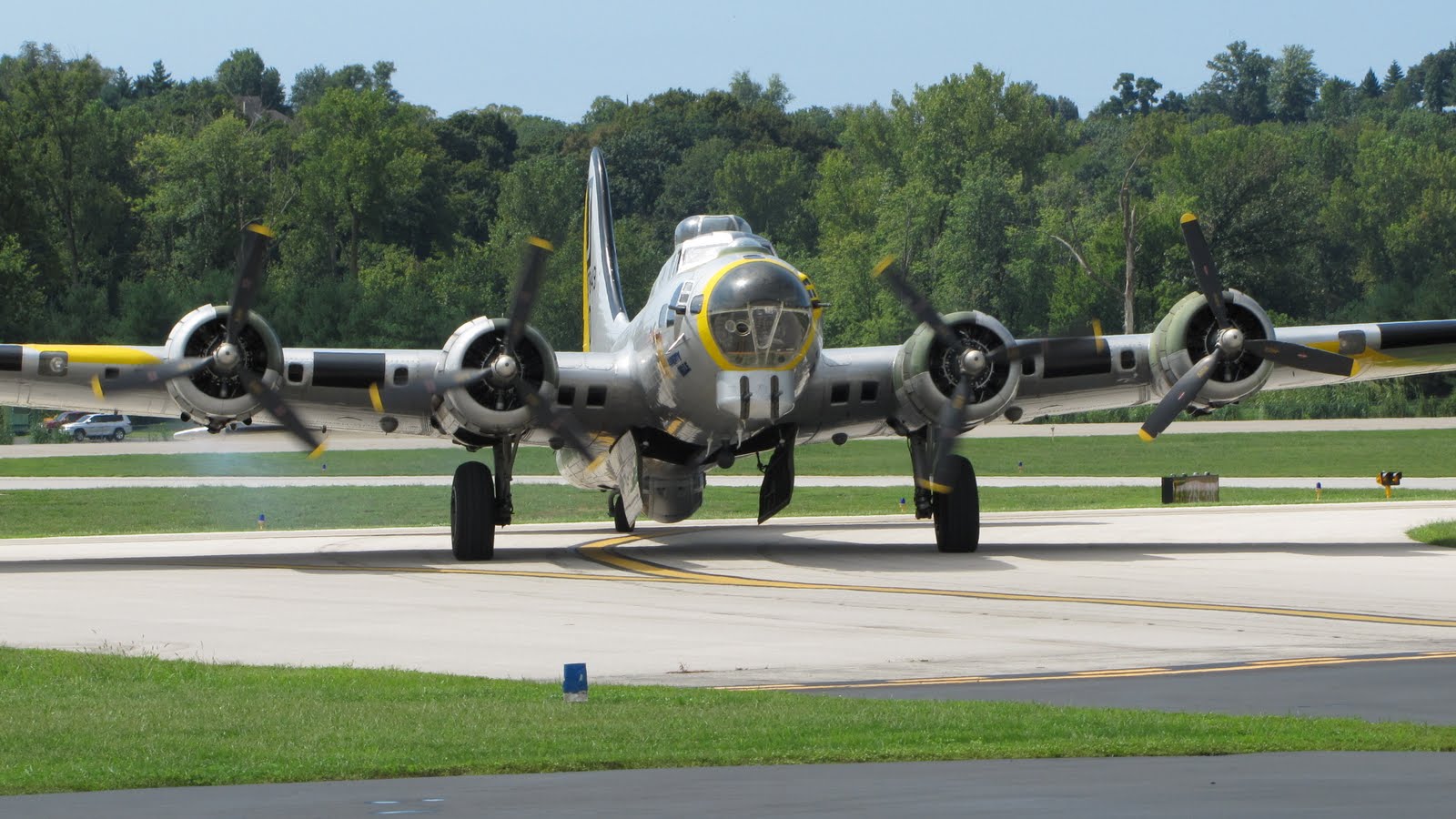 The Aero Experience: B-17G "Liberty Belle" Makes Stop at Spirit of St ...