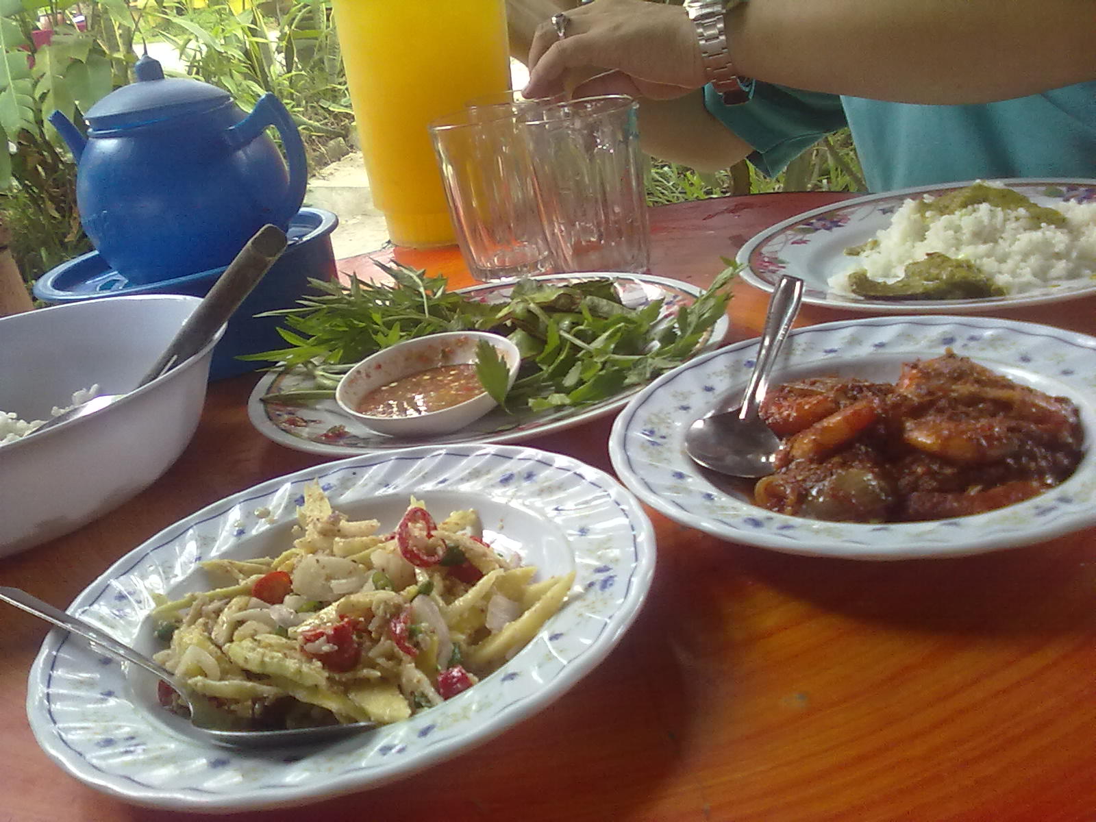 secangkir kopi secawan teh: Restoran Ayam Kampung SFV