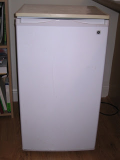 good sales: White GE medium-sized fridge ($40 or Neg.)