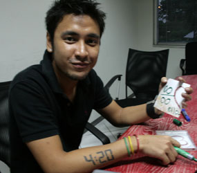 abe: Makna 4:20 di Tangan Ello ( @MarcelloTahitoe )