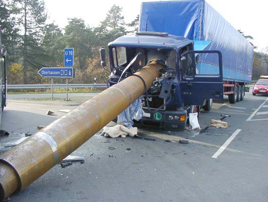 Amaze Pics & Vids: World's Worst Truck Accidents - Photo Collection...