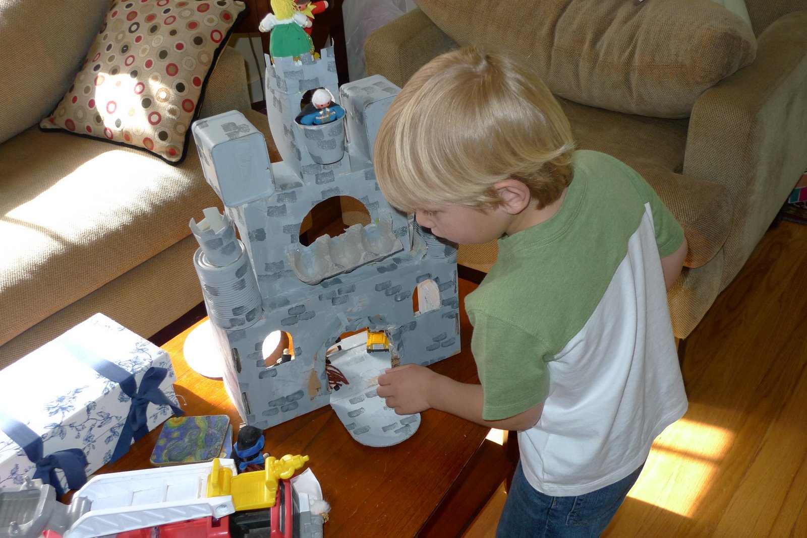 Learn, Play, Make!: Recycling Bin Castle