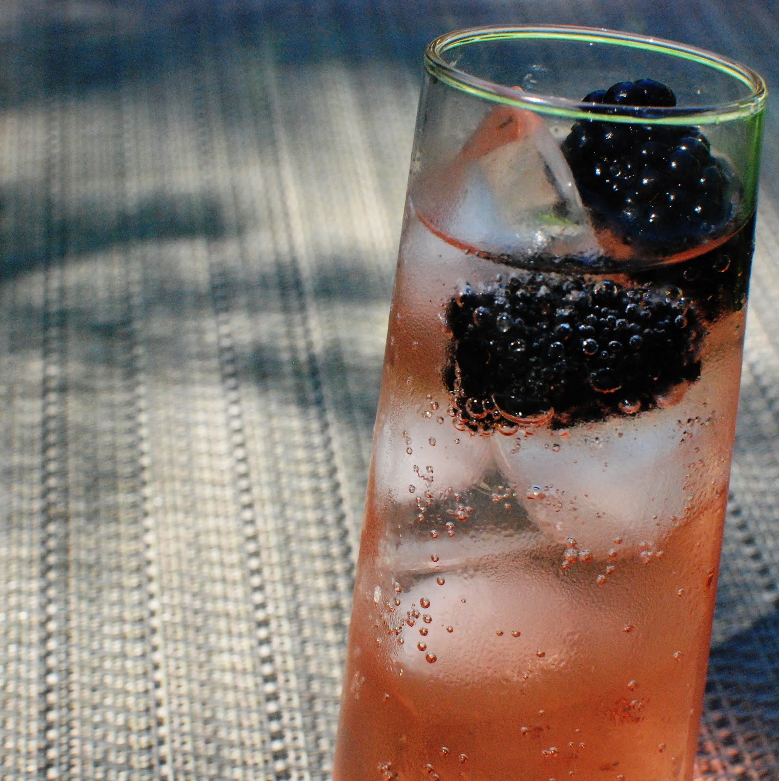 CupCakes and CrabLegs: A Refreshing Blackberry Drink