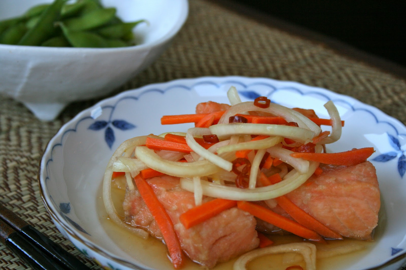 yukoscooking: sweet and sour salmon ( 鮭の南蛮漬け / syake no nanbanzuke )