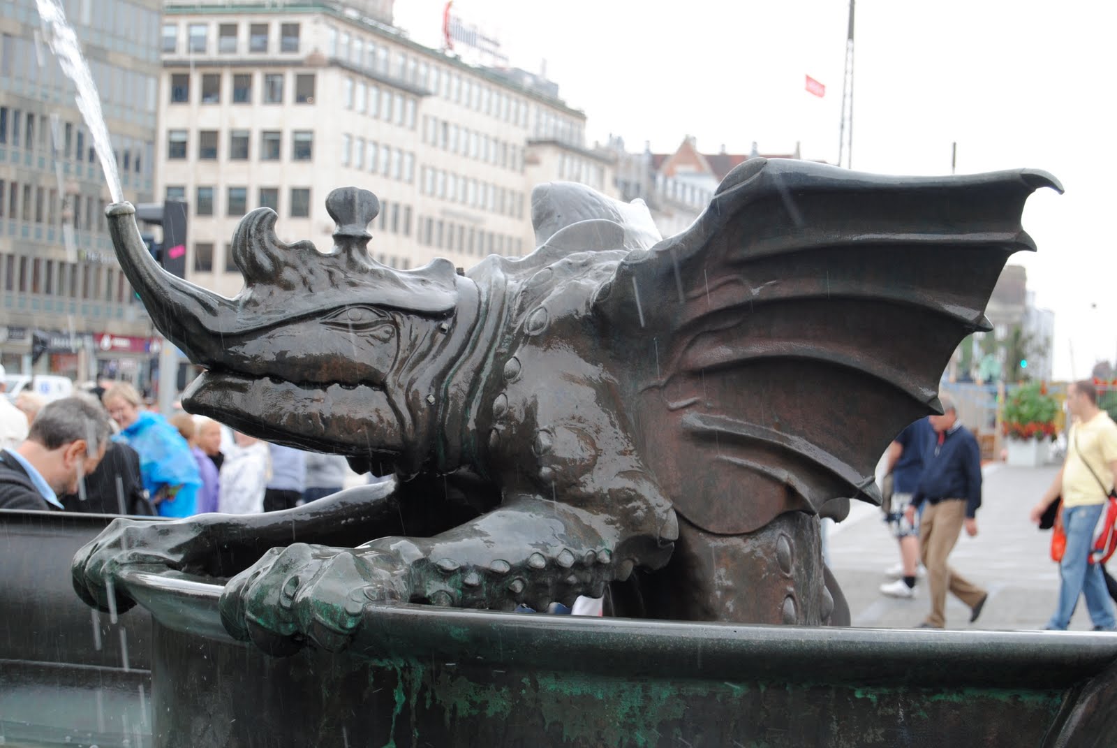 Springvand i København: Dragespringvandet på Rådhuspladsen