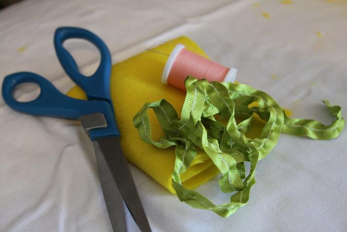 messy craft table: Felt Flowers!!