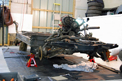 RENAULT 4L Team: Mise en place du châssis