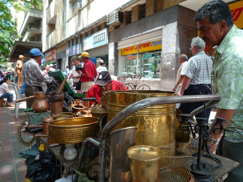 Todos Mis Pispirispis: Las cosas y los cosas en el centro