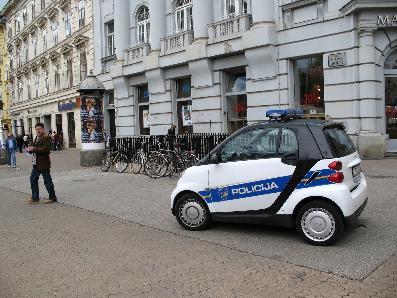 Policija - Mercedes-Benz Slovenija