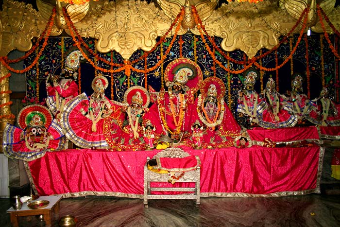 satya's wonderings: Day One--Sri Sri Radha Damodara Mandir