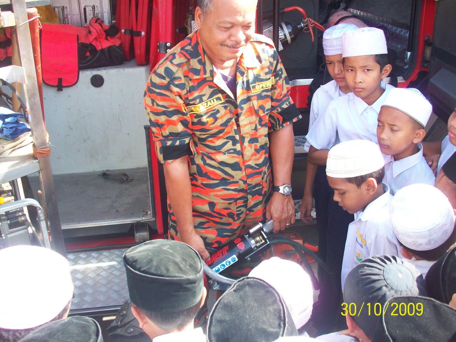 Sek Ren Agama Ar-Ridhwaniah: Pameran Dan Ceramah Kerjaya (Bomba,Polis)