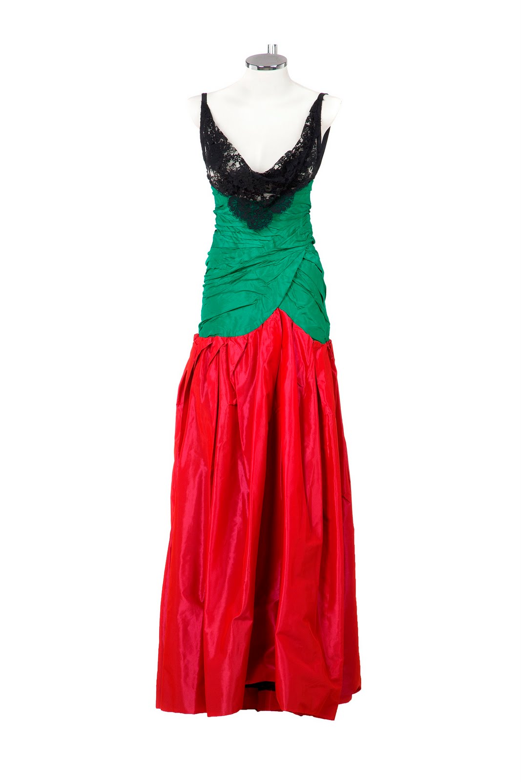 Luxo Simples Assim: Criações de Clodovil Hernandes em exibição