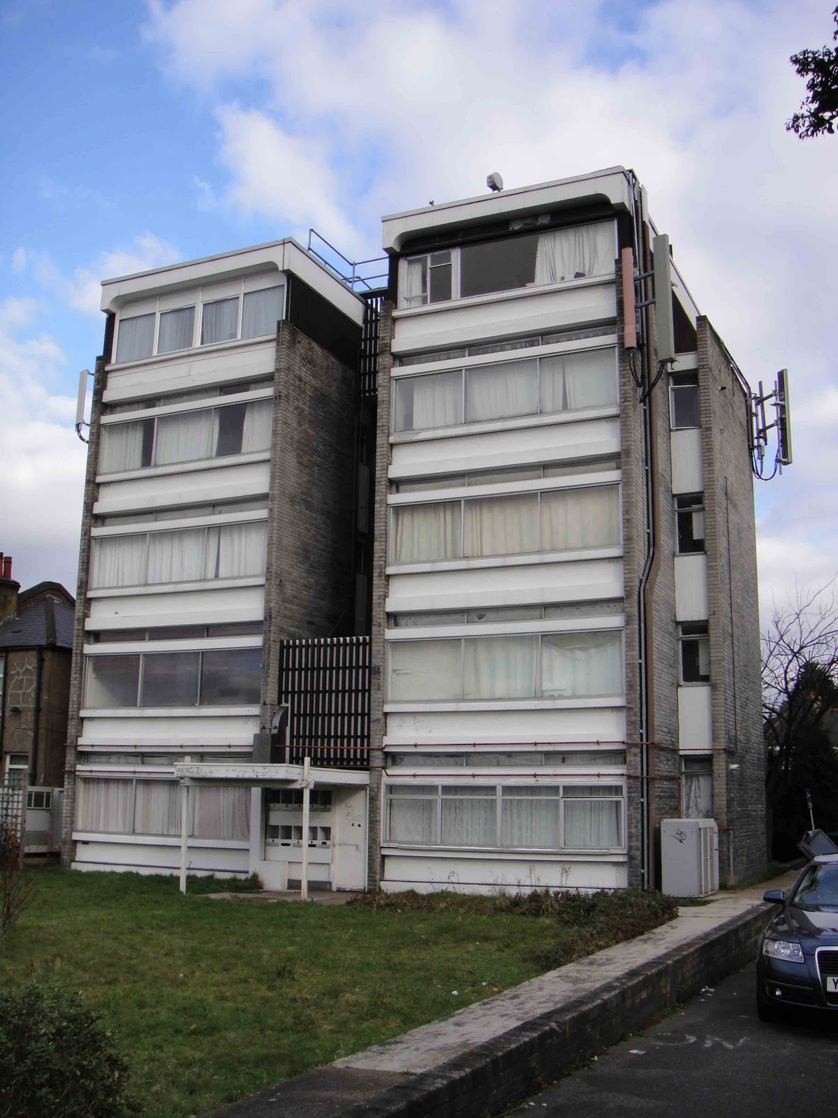 Brutalism and Booze: Marqueen Towers, 612-618 Streatham High Road ...