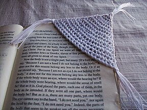 Crocheted Corner Bookmark | Little House in the Suburbs