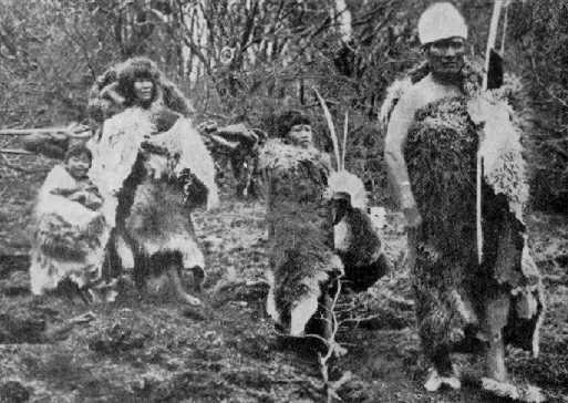 Yaganes, Onas y Rapa Nui: Vestimenta de los Onas