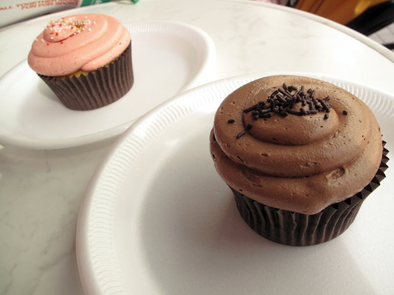 Jules eating guide to Malaysia & beyond: Our first cupcakes in Abu ...