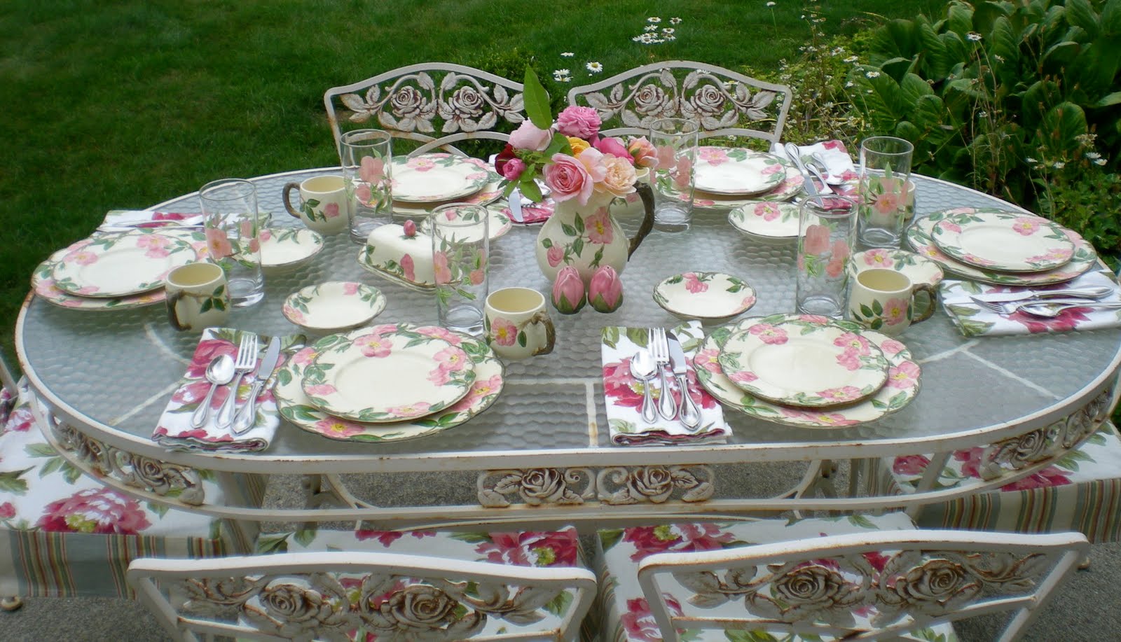 saltbox treasures: Desert Rose Tablescape